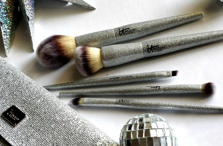 IT Cosmetics All That Glitters Brush Set | Holiday Gifts – MAKEUPHOLIC ...